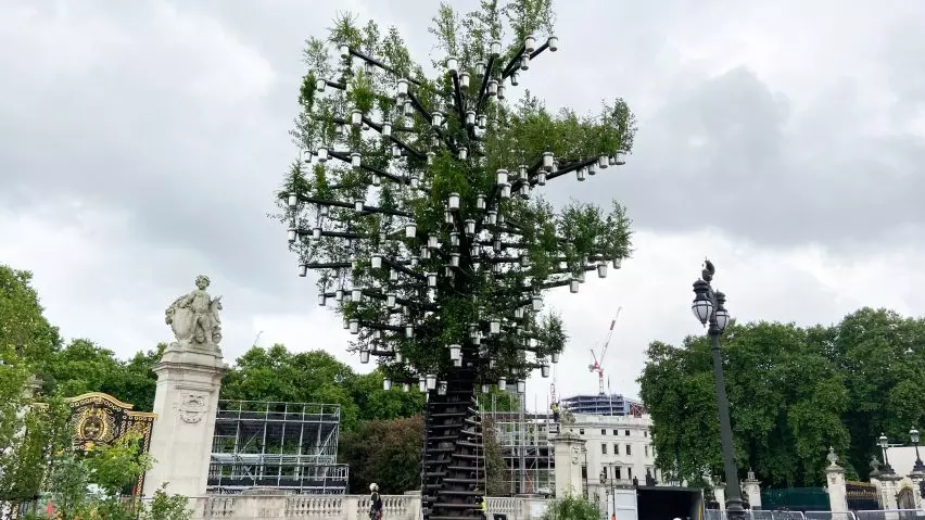 Heatherwick's Tree of Trees by Buckingham Palace