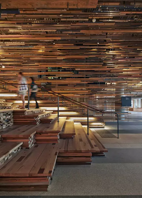 ជណ្តើរធំ-in-the-Nishi-building-Canberra_dezeen_468_5