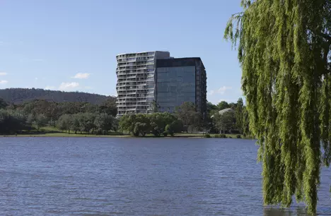 Hotel Hotel Canberra de Fendler Katsalidis Architects e Suppose Design Office