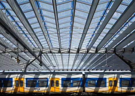 Ntlafatso ea seteishene sa Rotterdam Centraal ke Benthem Crouwel Architects, MVSA Architects le West 8