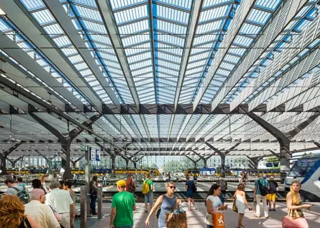 Ntlafatso ea seteishene sa Rotterdam Centraal ke Benthem Crouwel Architects, MVSA Architects le West 8