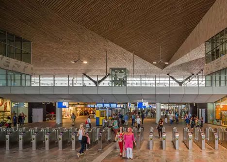 Ntlafatso ea seteishene sa Rotterdam Centraal ke Benthem Crouwel Architects, MVSA Architects le West 8