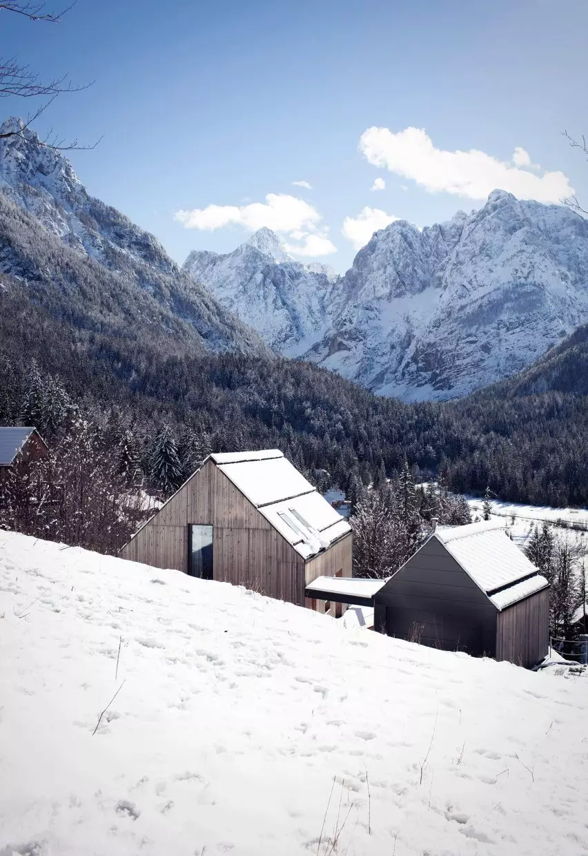 Počitniški dom v Kranjski Gori avtorjev Jerneja Prijona in Vida Razingerja