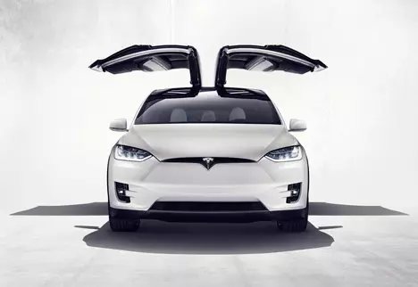 Tesla-Model-X_dezeen_468_2