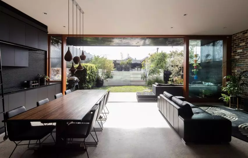 Carter Williamson Architects rozširuje a rozjasňuje domov v Sydney 1453_1