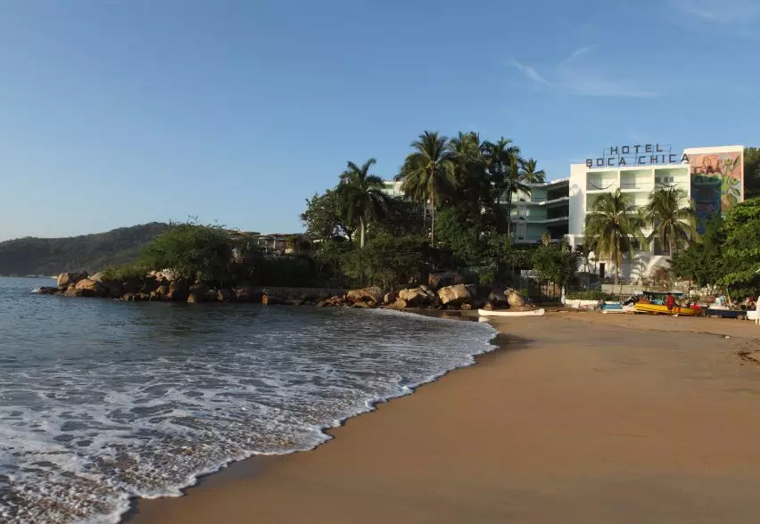 Frida Escobedo dibêje, Boca Chica Hotel 