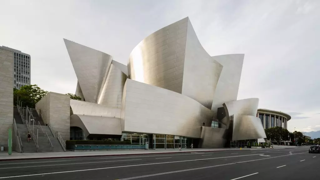Ang Walt Disney Concert Hall ni Frank Gehry kay "usa ka sala" para sa Los Angeles