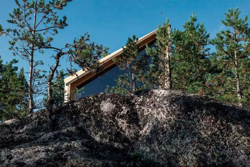 A l'exterior del prototip de cabina modular Space of Mind de Studio Puisto