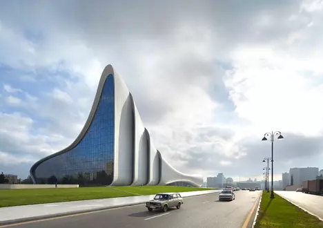 Heydar Aliyev Center nke Zaha Hadid Architects