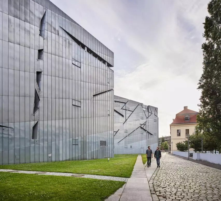 Muzeum pokryte tytanem i cynkiem w Berlinie