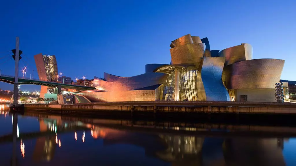 فرینک گیری کا گوگن ہائیم میوزیم بلباؤ "ہمارے وقت کی سب سے بڑی عمارت" ہے۔