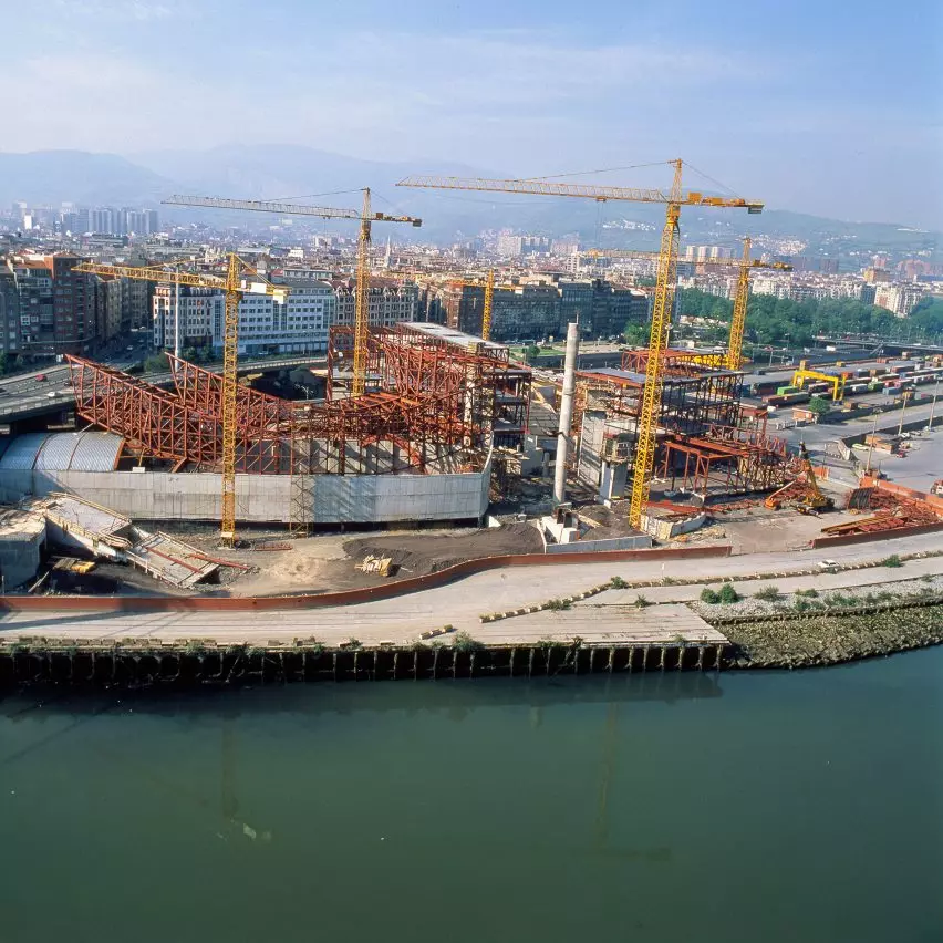 Construcția Muzeului Guggenheim Bilbao