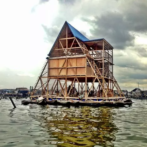Sekolah terapung NLE menampilkan jangkar di Lagos Lagoon