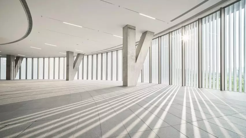 O galerie în interiorul Muzeului de Artă He al lui Tadao Ando din China