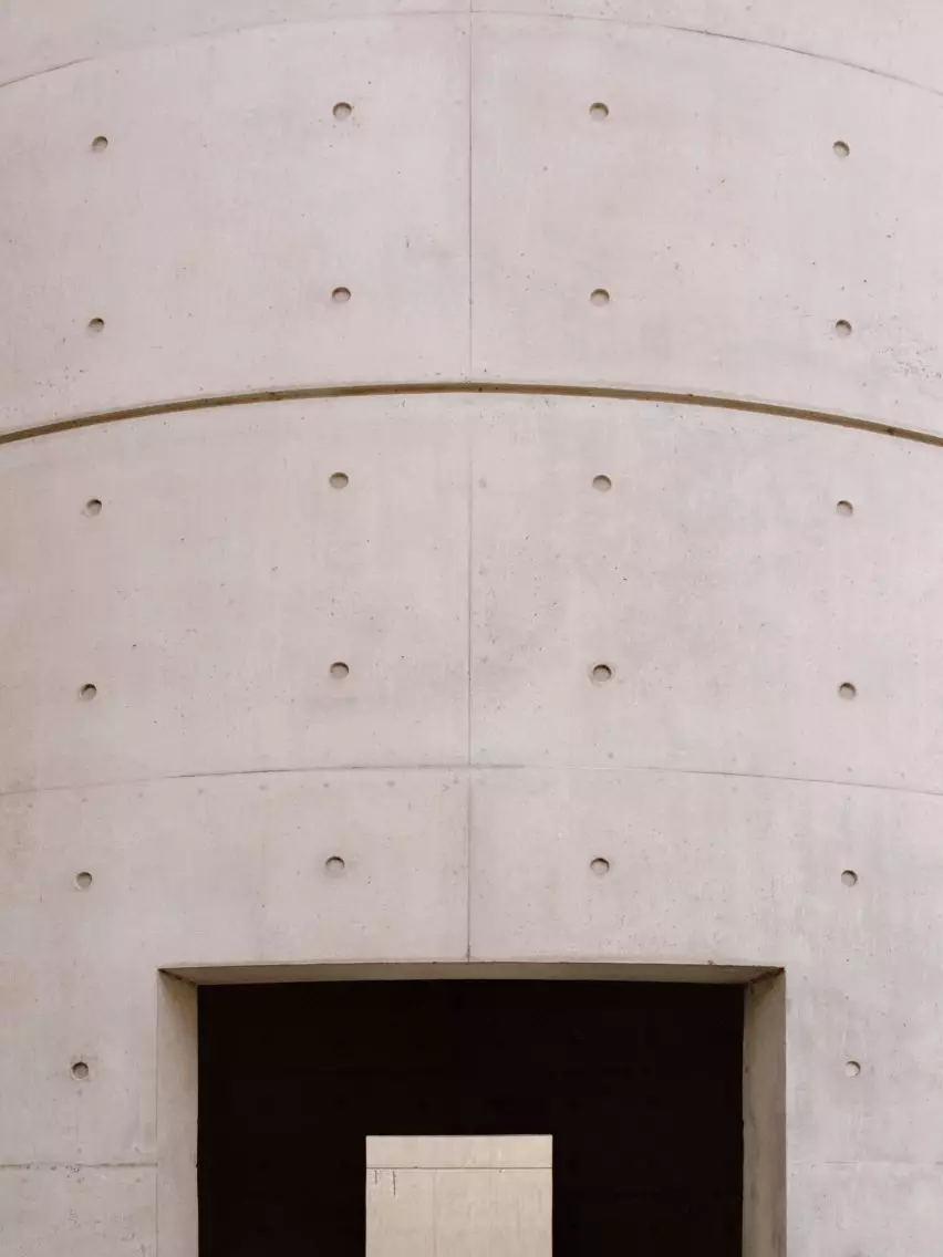 Tadao Ando Meditation Space na nakuhanan ng larawan ni Simone Bossi