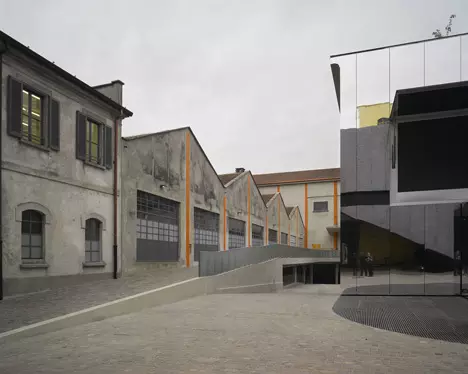 Apre a Milano il centro d'arte Fondazione Prada di OMA
