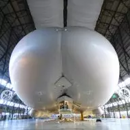 เครื่องบินที่ใหญ่ที่สุดในโลก ออกจากโรงเก็บเครื่องบินครั้งแรก