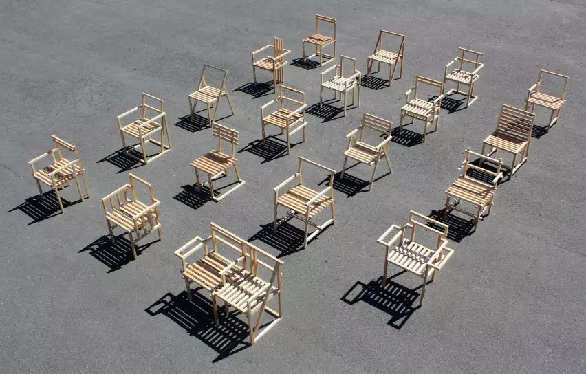 Tom a Will Butterfieldovi zvou designéry, aby přetvořili 19 holých dřevěných židlí