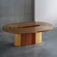 બ્રોડી નીલ દ્વારા બ્રાઉન અંડાકાર આકારનું ટેબલ