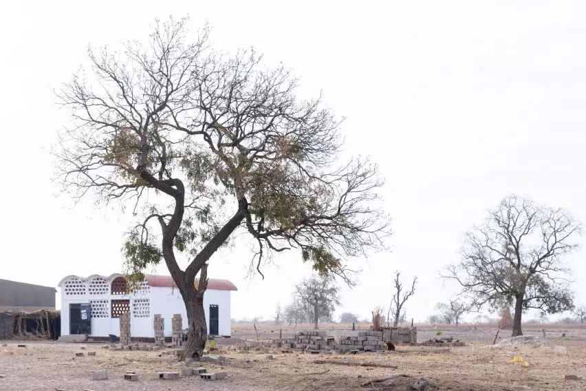 Ụlọ akwụkwọ dị na Makabing Sidi, Senegal, nke Manuel Herz Architects na Magueye Ba