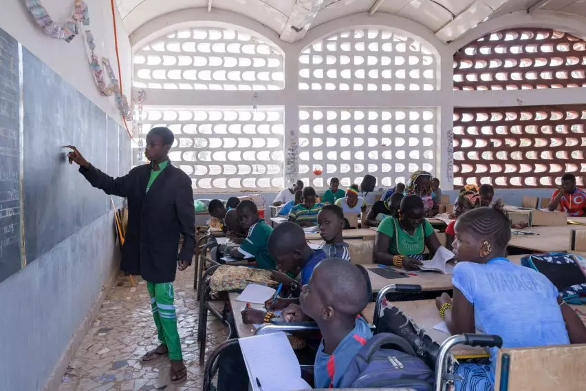 Sukulu ku Makabing Sidi, Senegal, yolembedwa ndi Manuel Herz Architects ndi Magueye Ba