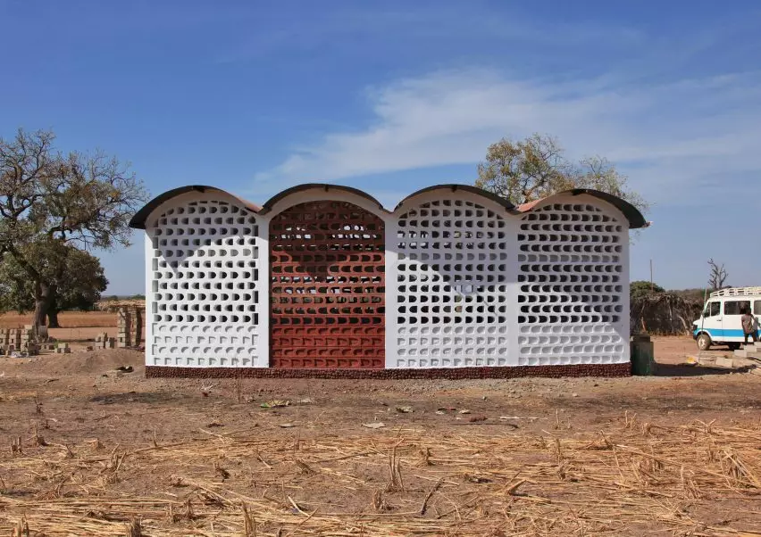 Sukulu ku Makabing Sidi, Senegal, yolembedwa ndi Manuel Herz Architects ndi Magueye Ba