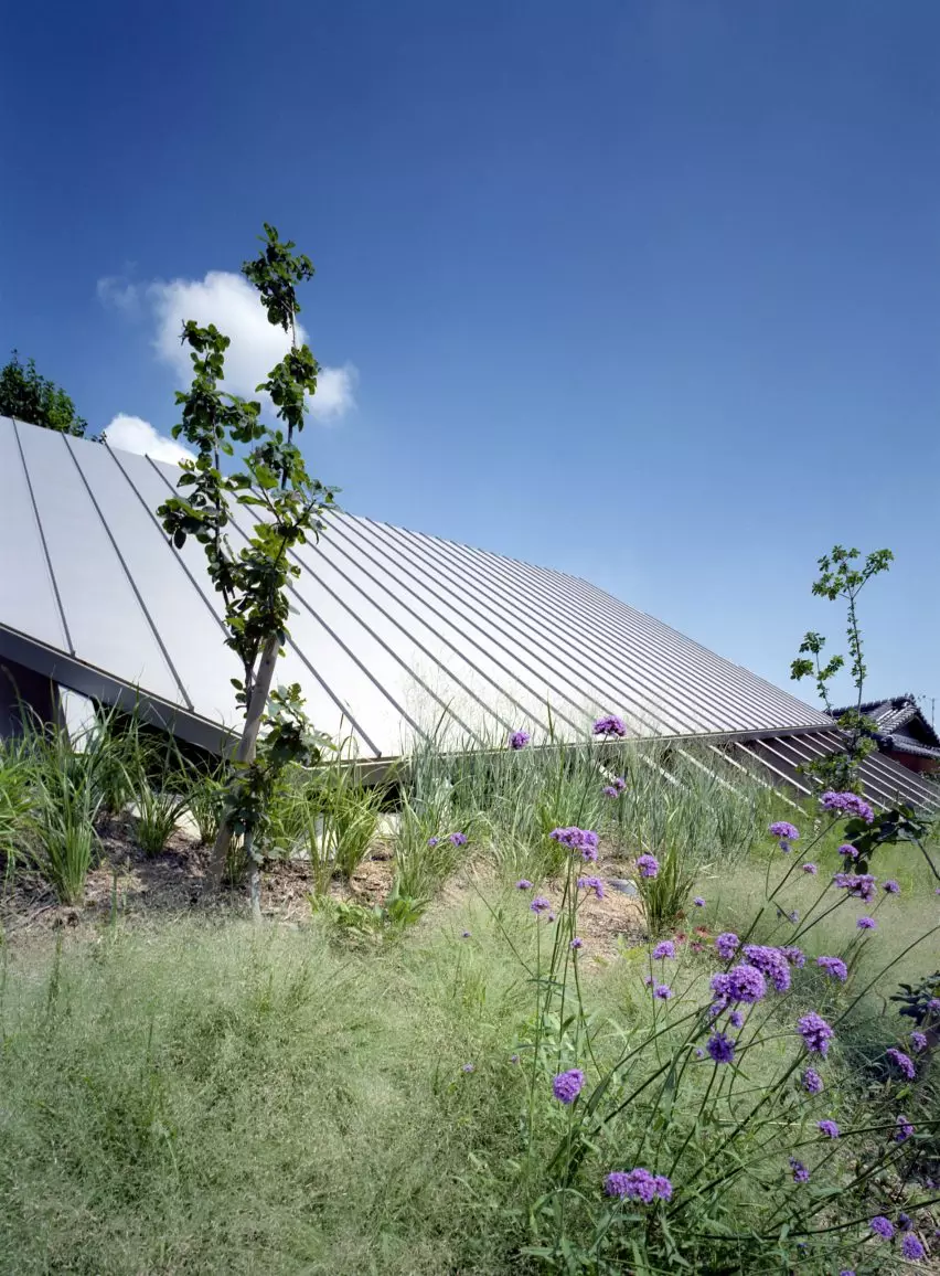 Nyumba huko Gakuenmae na FujiwaraMuro Architects