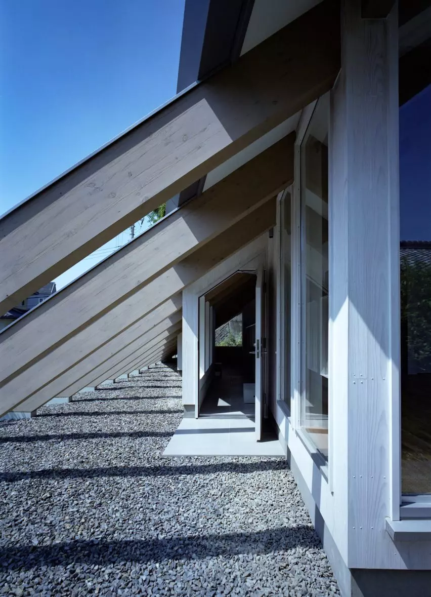 Maison à Gakuenmae par FujiwaraMuro Architects