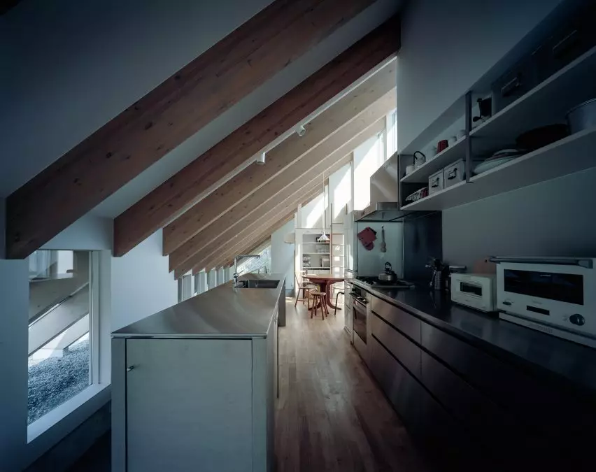 Maison à Gakuenmae par FujiwaraMuro Architects