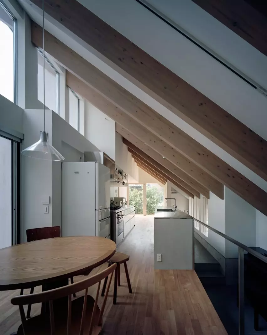 Maison à Gakuenmae par FujiwaraMuro Architects