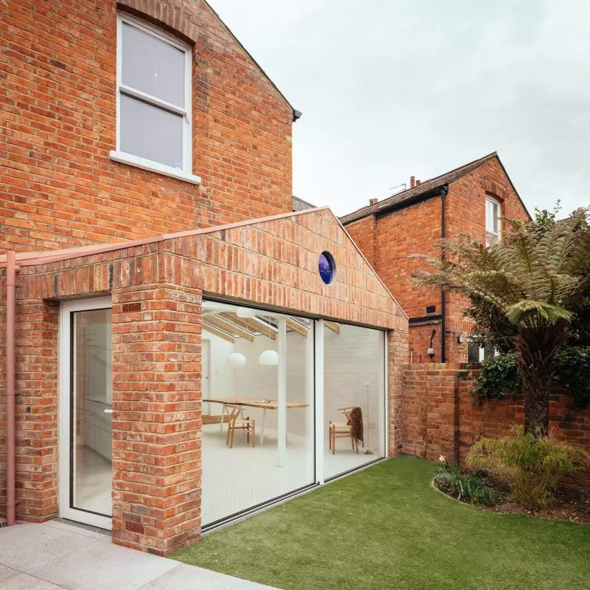 Une extension de maison en brique à Londres