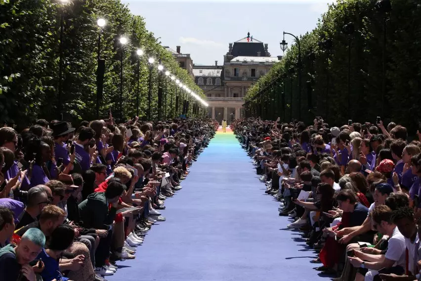 Virgil Abloh debütiert für Louis Vuitton in Paris mit einem Laufsteg in Regenbogenfarben