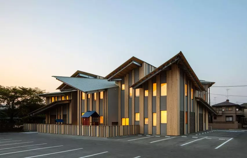 aitoku-bolalar bog'chasi-kengo-kuma-maktablari-yaponiya-arxitektura-_dezeen_2364_col_1