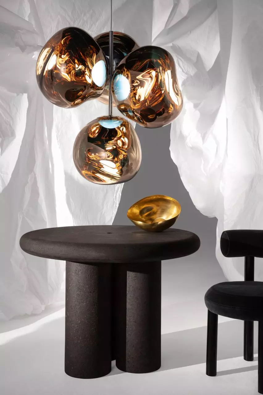 Tom Dixon disegna una collezione di mobili in sughero 