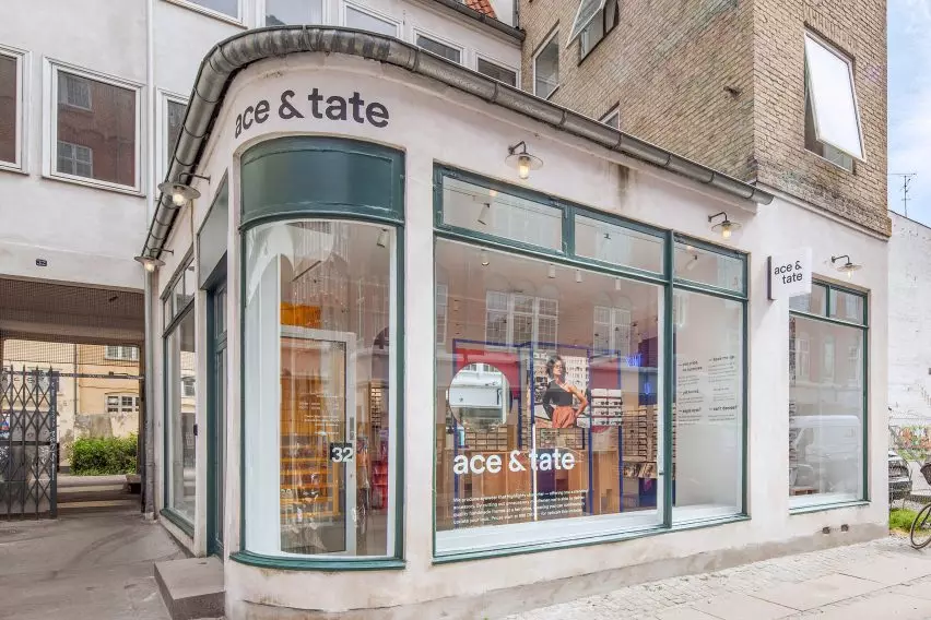 Spacon & X 设计 Ace & Tate 哥本哈根新眼镜店，唤起艺术家工作室的回忆