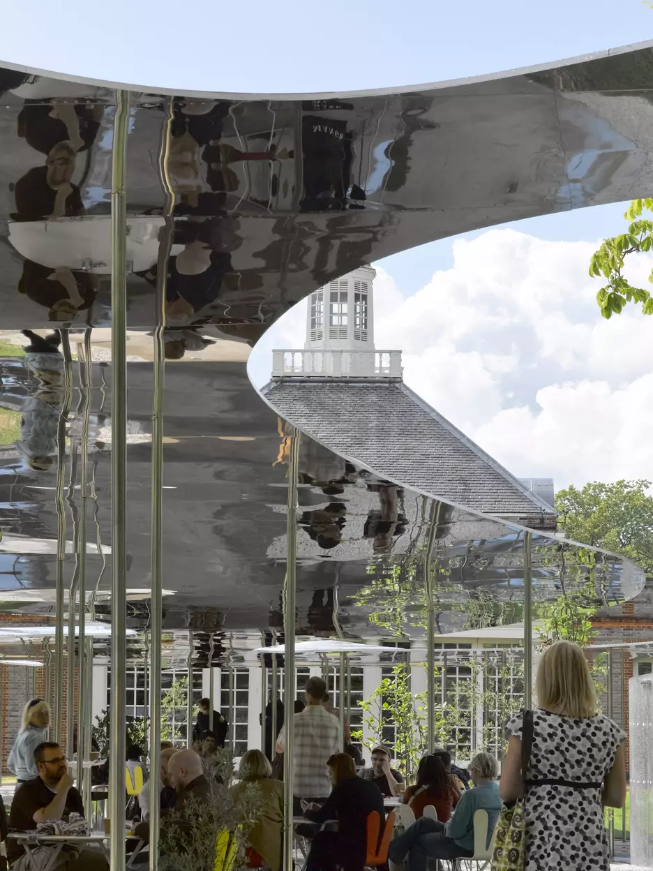 Kazuyo Sejima we SANAA-dan Rýu Nişizawa tarapyndan “Serpentine Gallery Pavilion 2009”