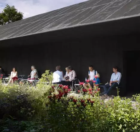 Serpentine Gallery Pavilion 2011 naPeter Zumthor yakatorwa mifananidzo naJulien Lanoo