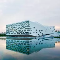 Henning Larsen သည် Hangzhou Yuhang Opera ကို အပြီးသတ်သည်။