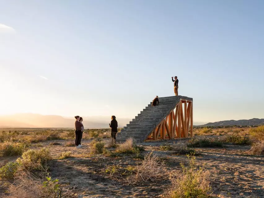 Instal·lació d'Ivan Argote per a Desert X 2019