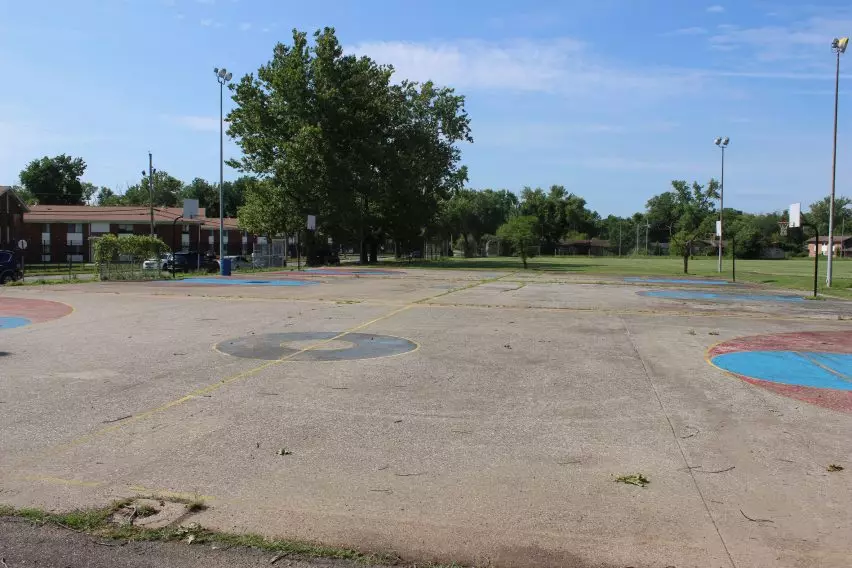 Mahakama ya Kikapu ya Kinloch Park Mural na William LaChance