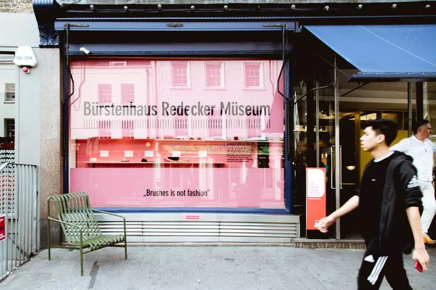 Bürstenhaus Redecker Müseum é uma vitrine itinerante de pincéis com curadoria de Michael Marriott