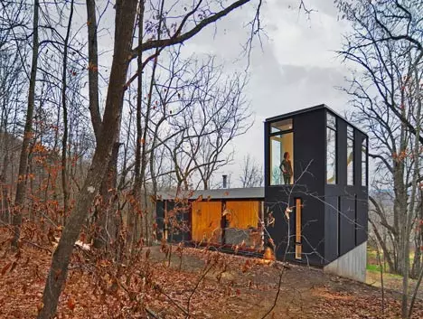 Stacked Cabin deur Johnsen Schmaling Architects