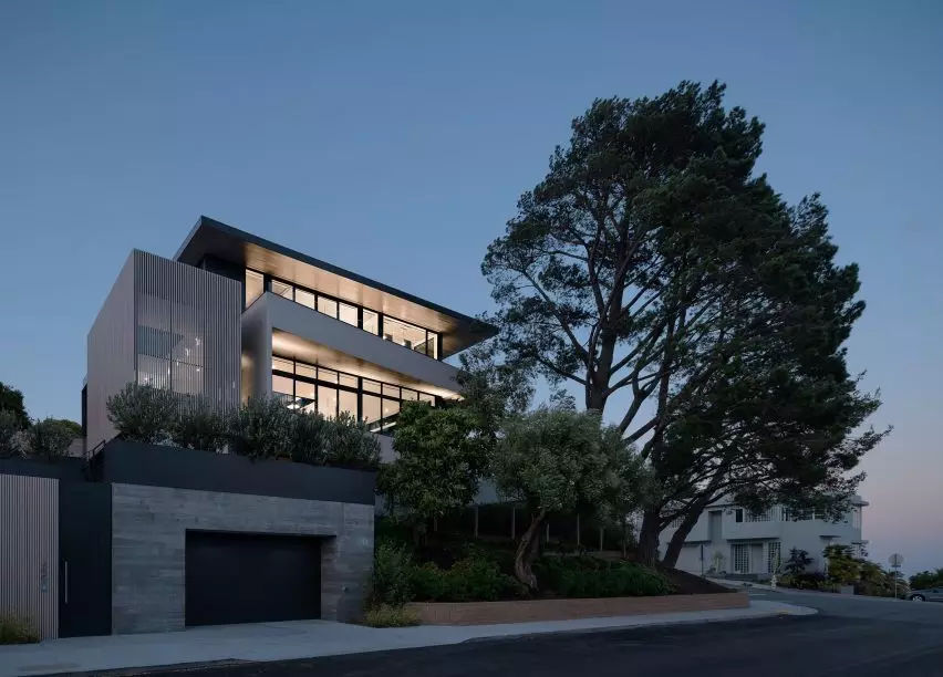 Residencia de cedro y vidrio Dolores Heights San Francisco por John Maniscalco Architects