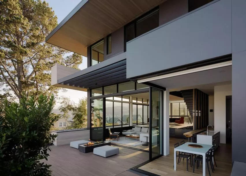 Residencia de cedro y vidrio Dolores Heights San Francisco por John Maniscalco Architects