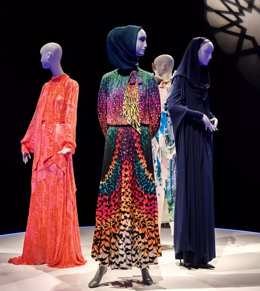 Contemporary Muslim Fashions ku de Young Museum