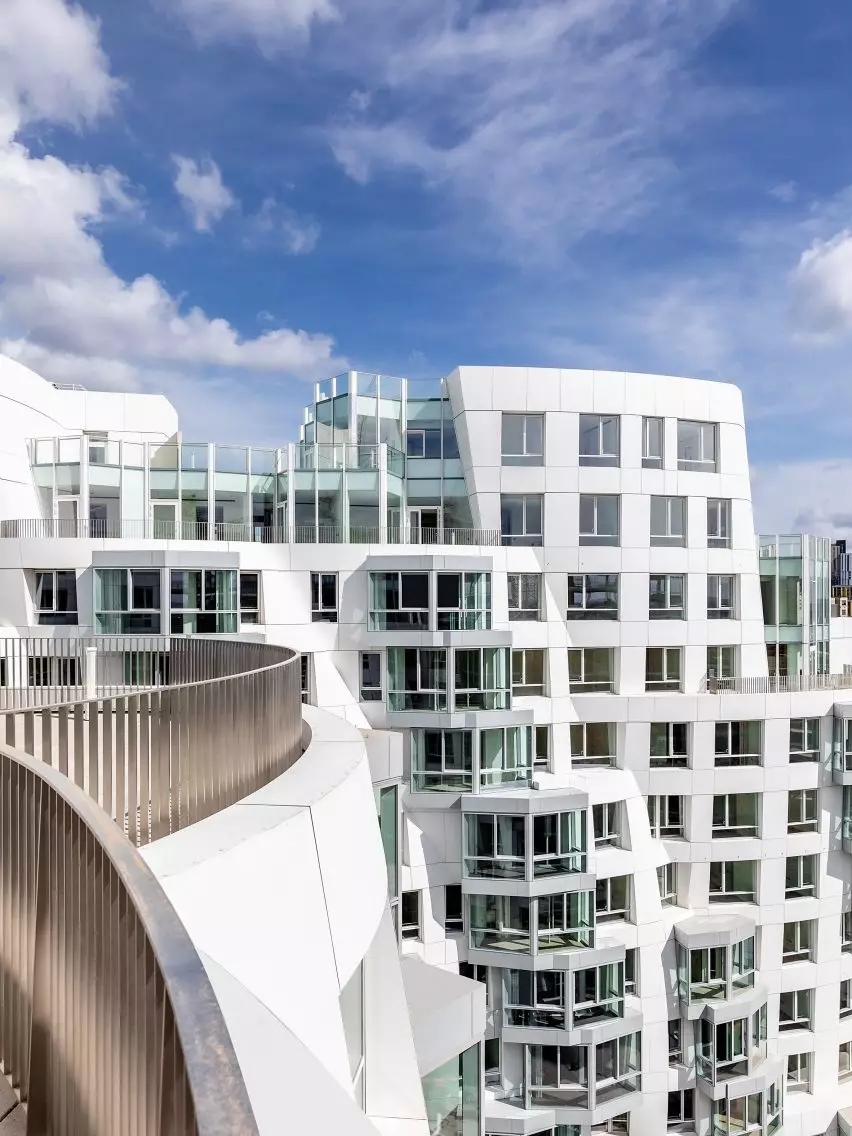 Hvítt húsnæði í London eftir Frank Gehry