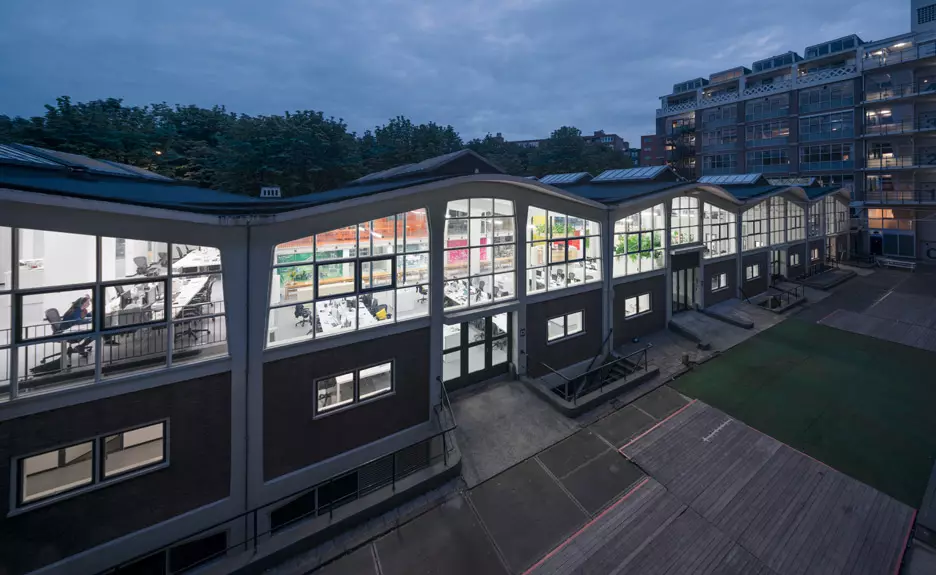 mvrdv-biuro-architektūra-interjeras-savarankiškai sukurta-studija-Roterdamas-buitinės erdvės-spalva-_dezeen_936_10