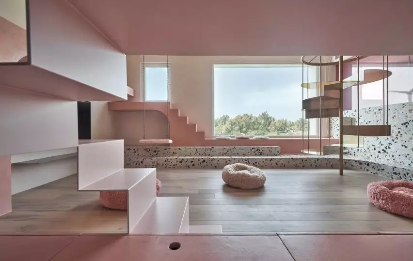 Cats' Pink House vum KC Design Studio