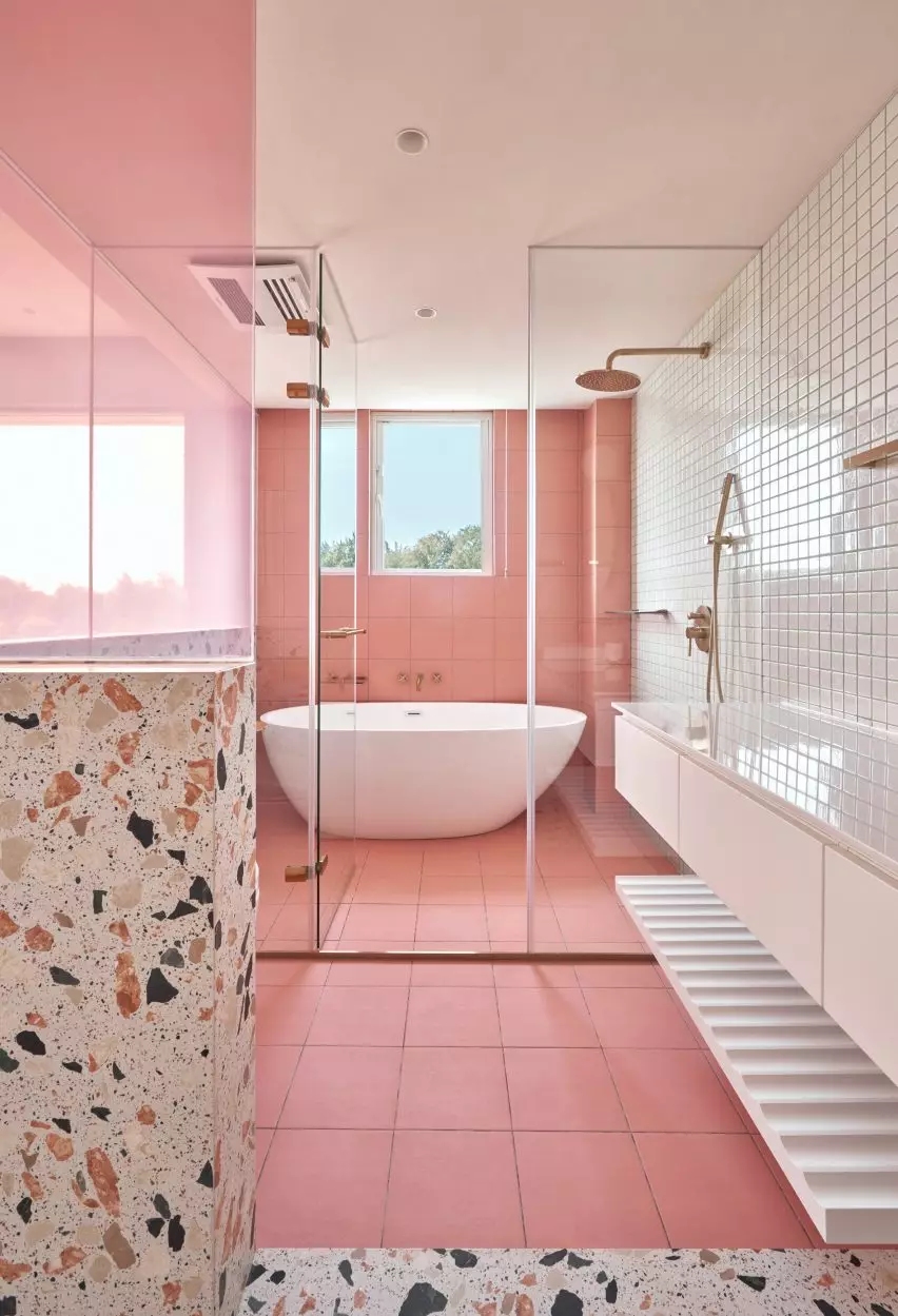 Cats' Pink House vum KC Design Studio