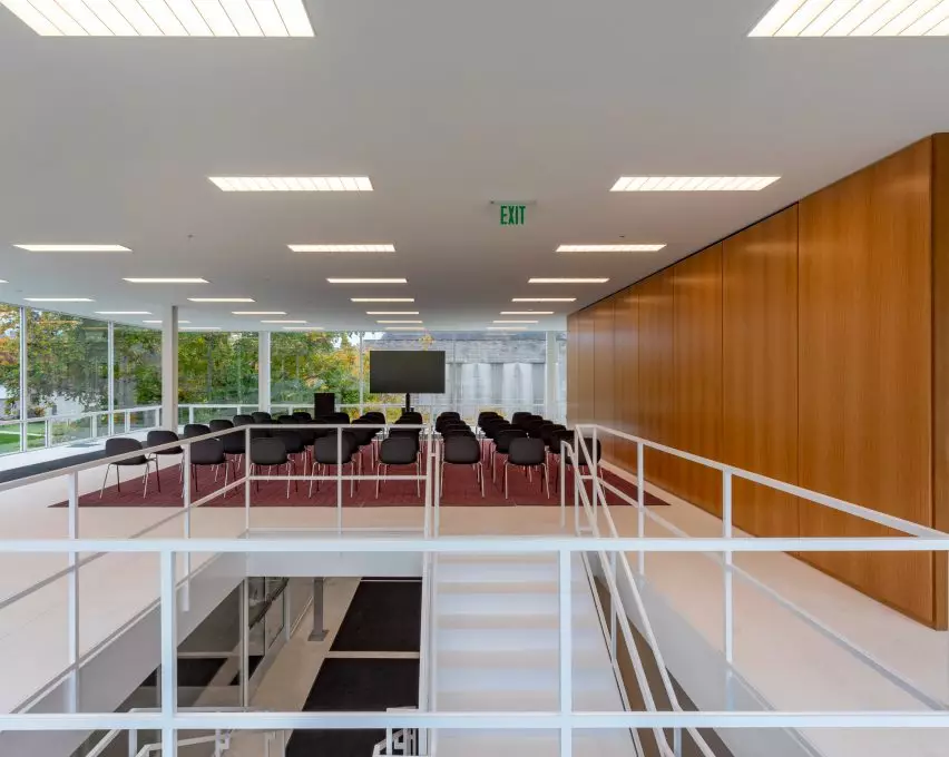 Intérieur de l'école Eskenazi Mies van der Rohe